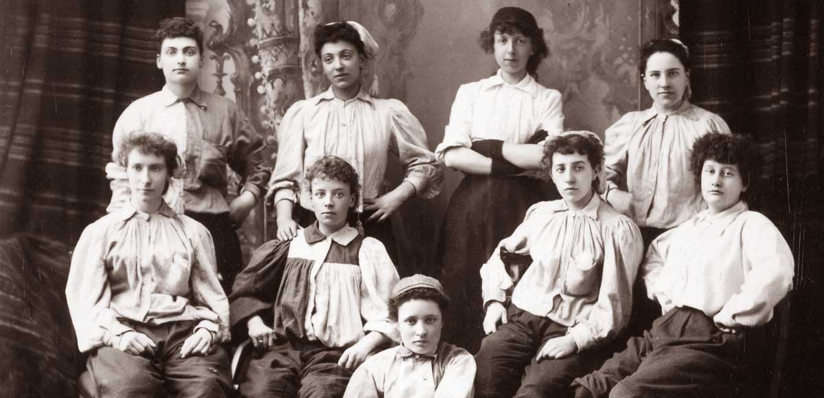 History’s Lionesses: The British Ladies Football Team and the beautiful ...